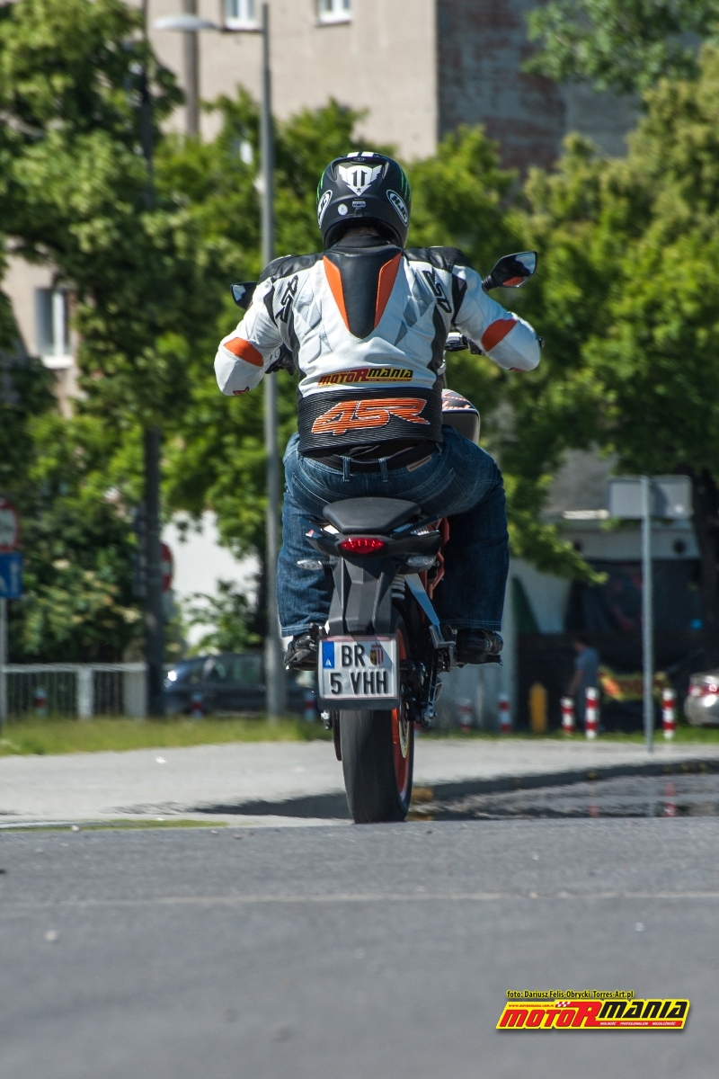 wheelie - KTM 390 Duke 2013 - MotoRmania - Motocykle, skutery, newsy ... wheelie - KTM 390 Duke 2013 - MotoRmania - Motocykle, skutery, newsy ...